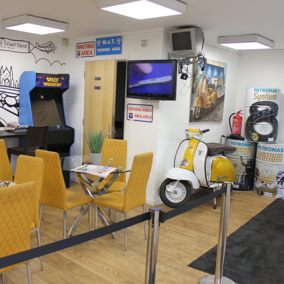 MOT Services While You Wait | Lowes Garage, Worcester