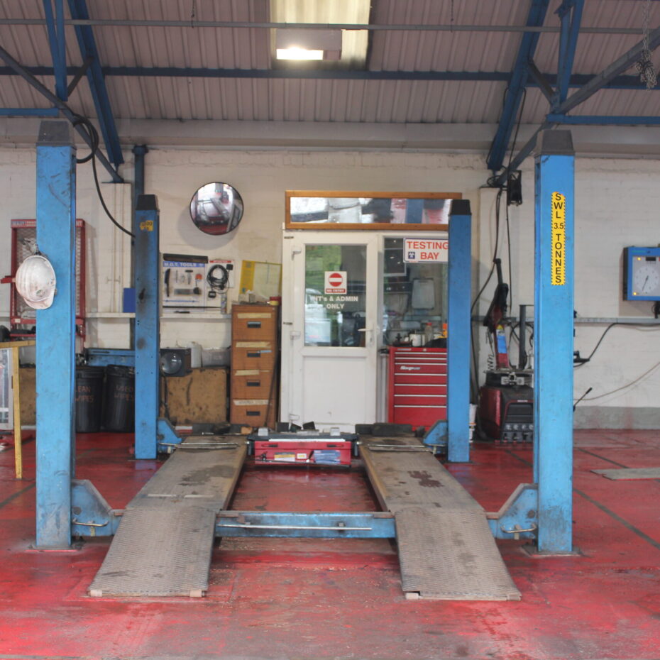 MOT Services While You Wait | Lowes Garage, Worcester